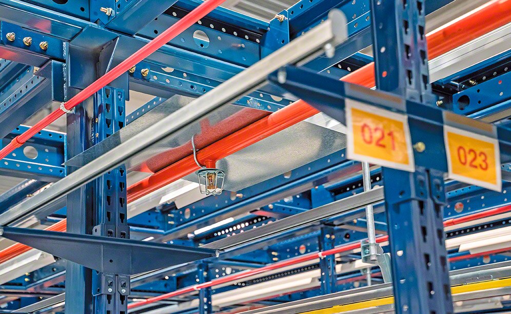Fire protection measures for metal racks and warehouses - Mecalux.com.au