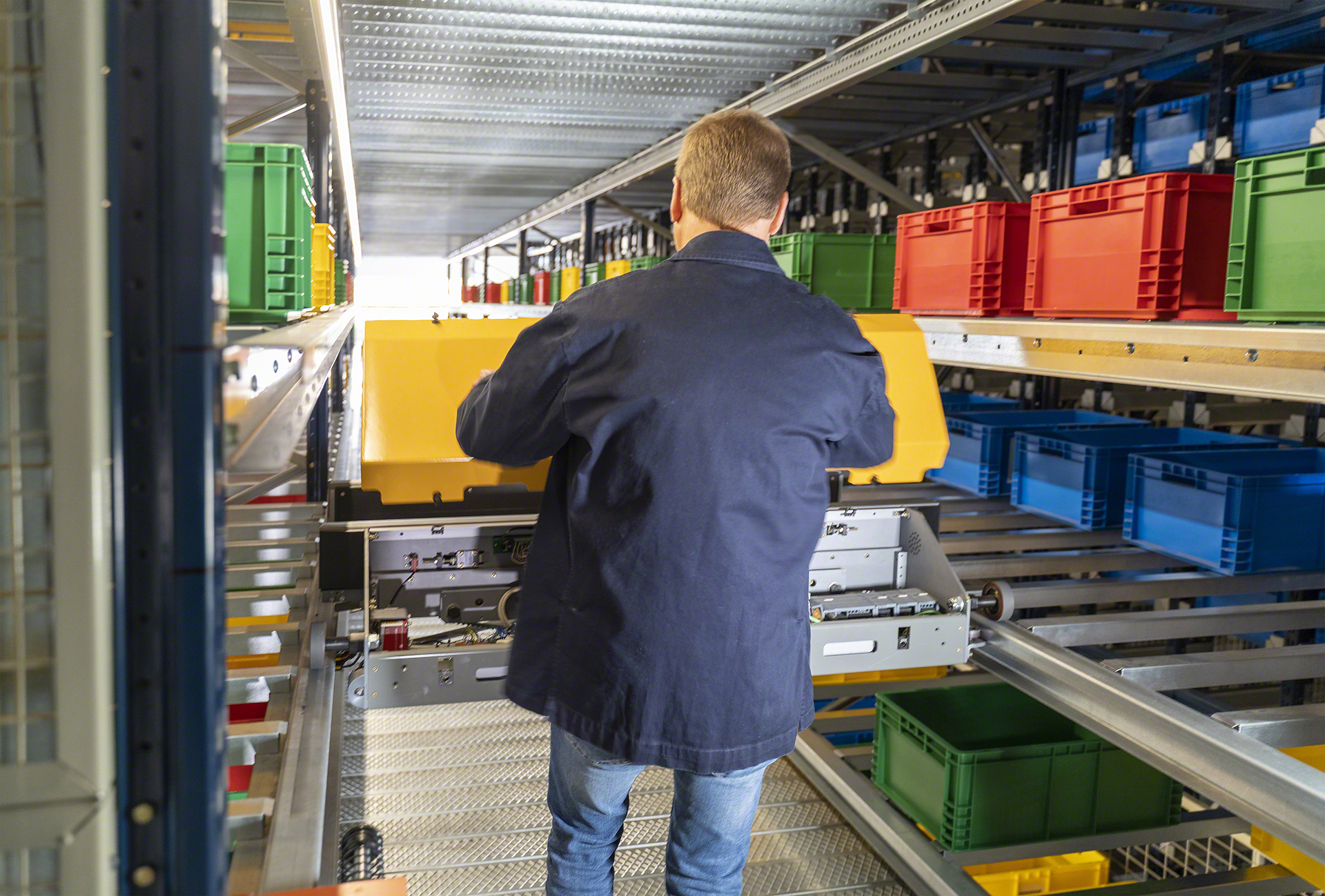Shuttle System (storage solution for boxes) - Mecalux.com.au